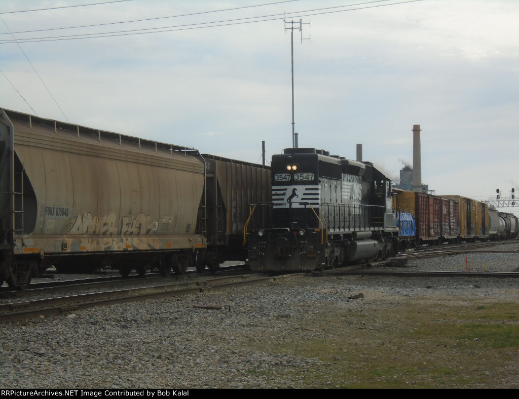 NS 7258 UP 2762 NS 4624 as NS 3547 heads across diamond back out of yard